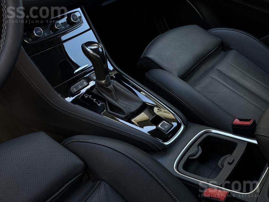 Black Opel Grandland X 2018 in Tukums, with an engine capacity of 2.00 L and mileage of 189 thousand km for 14299 €, photo 16 on AUTOMOTO.COM.LV