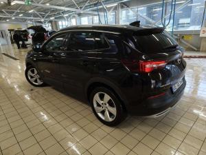 Black Opel Grandland X 2019 in Vilnius, with an engine capacity of 2.00 L and mileage of 128 thousand km for 11950 €, photo 7 on AUTOMOTO.COM.LV