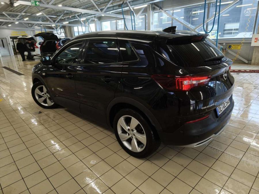 Black Opel Grandland X 2019 in Vilnius, with an engine capacity of 2.00 L and mileage of 128 thousand km for 11950 €, photo 7 on AUTOMOTO.COM.LV