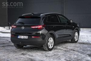 Black Opel Grandland X 2019 in Riga, with an engine capacity of 1.50 L and mileage of 0 thousand km for 11500 €, photo 4 on AUTOMOTO.COM.LV