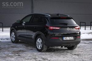 Black Opel Grandland X 2019 in Riga, with an engine capacity of 1.50 L and mileage of 0 thousand km for 11500 €, photo 6 on AUTOMOTO.COM.LV