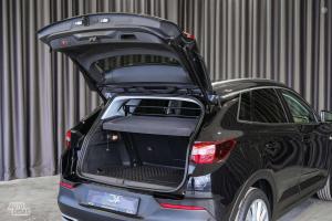 Black Opel Grandland X 2019 in Marijampole, with an engine capacity of 1.60 L and mileage of 167 thousand km for 13450 €, photo 13 on AUTOMOTO.COM.LV