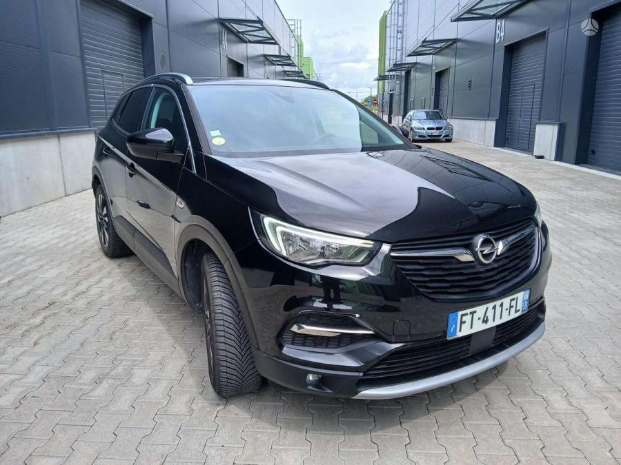 Black Opel Grandland X 2019 in Kaunas, with an engine capacity of 1.50 L and mileage of 135 thousand km for 11900 €, photo 4 on AUTOMOTO.COM.LV