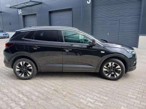 Black Opel Grandland X 2019 in Kaunas, with an engine capacity of 1.50 L and mileage of 135 thousand km for 11900 €, photo 5 on AUTOMOTO.COM.LV