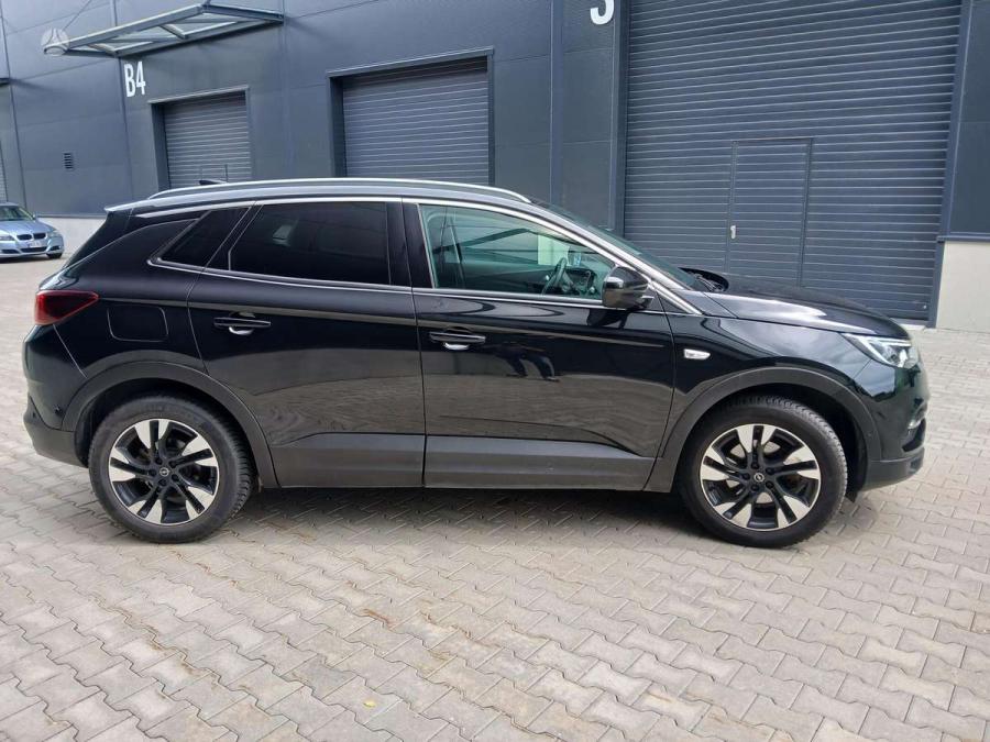 Black Opel Grandland X 2019 in Kaunas, with an engine capacity of 1.50 L and mileage of 135 thousand km for 11900 €, photo 5 on AUTOMOTO.COM.LV