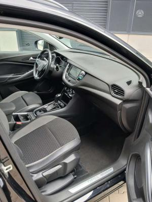 Black Opel Grandland X 2019 in Kaunas, with an engine capacity of 1.50 L and mileage of 135 thousand km for 11900 €, photo 10 on AUTOMOTO.COM.LV