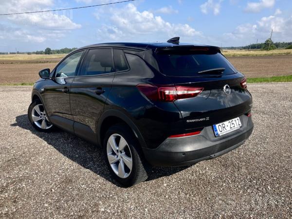 Black Opel Grandland X 2019 in Talsi, with an engine capacity of 1.50 L and mileage of 160 thousand km for 12999 €, photo 5 on AUTOMOTO.COM.LV