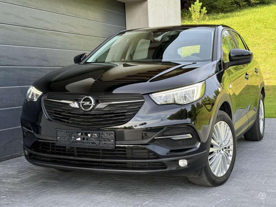 Black Opel Grandland X 2019 in Utena, with an engine capacity of 1.20 L and mileage of 169 thousand km for 7990 €, photo 1 on AUTOMOTO.COM.LV