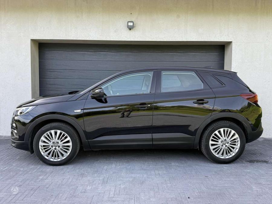 Black Opel Grandland X 2019 in Utena, with an engine capacity of 1.20 L and mileage of 169 thousand km for 7990 €, photo 4 on AUTOMOTO.COM.LV