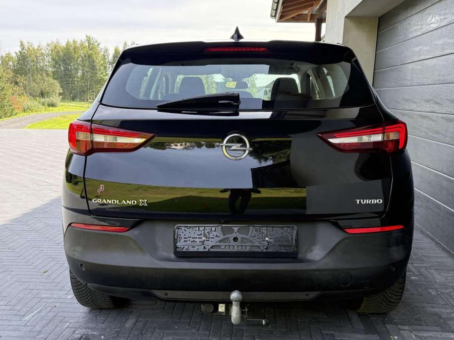 Black Opel Grandland X 2019 in Utena, with an engine capacity of 1.20 L and mileage of 169 thousand km for 7990 €, photo 9 on AUTOMOTO.COM.LV
