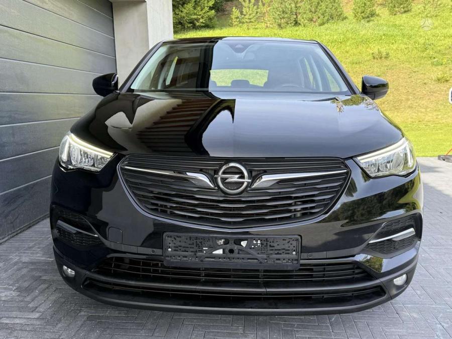 Black Opel Grandland X 2019 in Utena, with an engine capacity of 1.20 L and mileage of 169 thousand km for 7990 €, photo 11 on AUTOMOTO.COM.LV