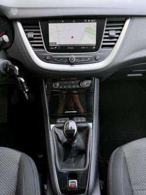 Black Opel Grandland X 2019 in Utena, with an engine capacity of 1.20 L and mileage of 169 thousand km for 7990 €, photo 14 on AUTOMOTO.COM.LV