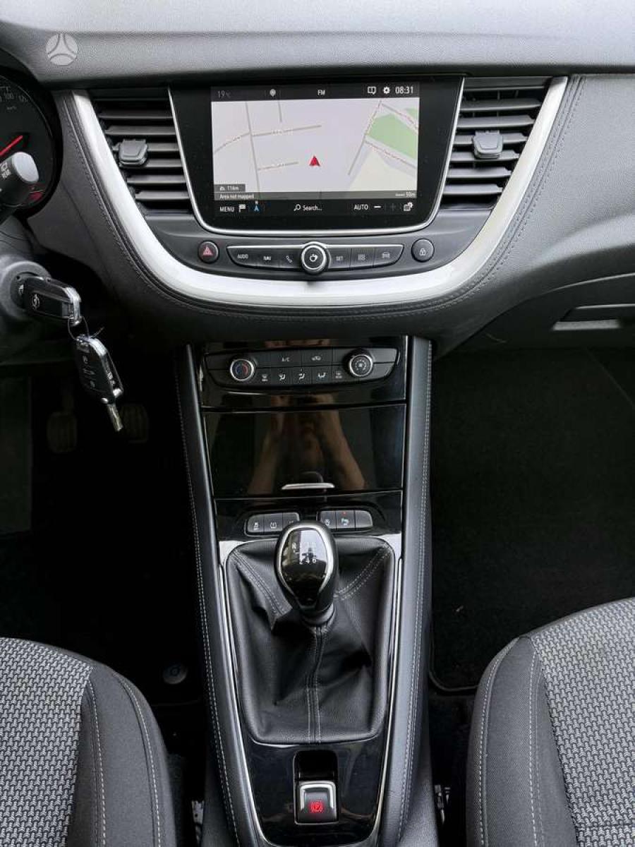 Black Opel Grandland X 2019 in Utena, with an engine capacity of 1.20 L and mileage of 169 thousand km for 7990 €, photo 14 on AUTOMOTO.COM.LV