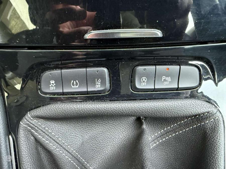 Black Opel Grandland X 2019 in Utena, with an engine capacity of 1.20 L and mileage of 169 thousand km for 7990 €, photo 15 on AUTOMOTO.COM.LV