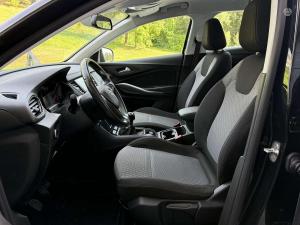 Black Opel Grandland X 2019 in Utena, with an engine capacity of 1.20 L and mileage of 169 thousand km for 7990 €, photo 18 on AUTOMOTO.COM.LV