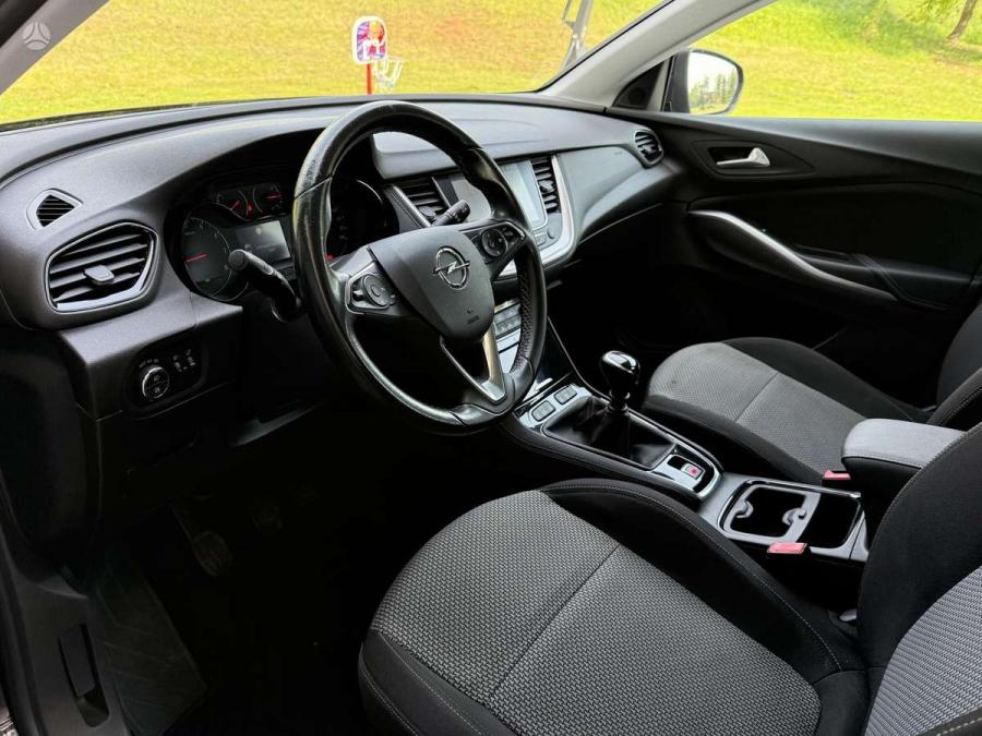 Black Opel Grandland X 2019 in Utena, with an engine capacity of 1.20 L and mileage of 169 thousand km for 7990 €, photo 19 on AUTOMOTO.COM.LV