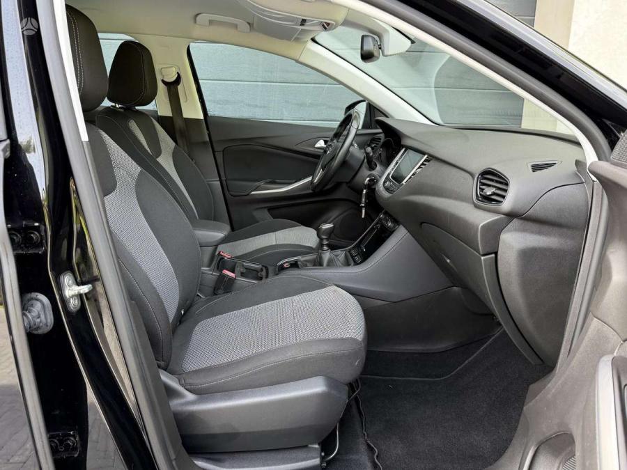 Black Opel Grandland X 2019 in Utena, with an engine capacity of 1.20 L and mileage of 169 thousand km for 7990 €, photo 21 on AUTOMOTO.COM.LV