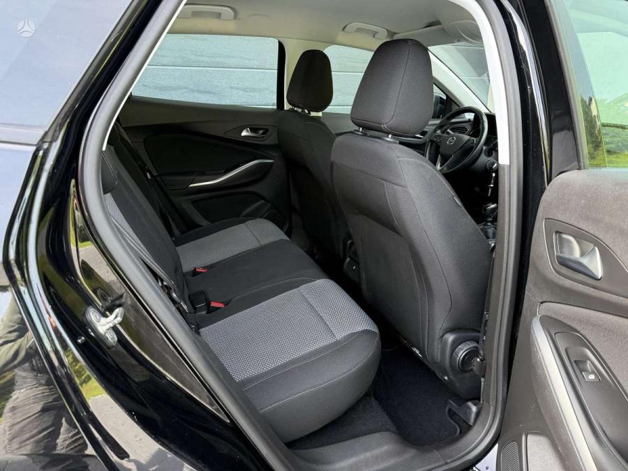 Black Opel Grandland X 2019 in Utena, with an engine capacity of 1.20 L and mileage of 169 thousand km for 7990 €, photo 22 on AUTOMOTO.COM.LV