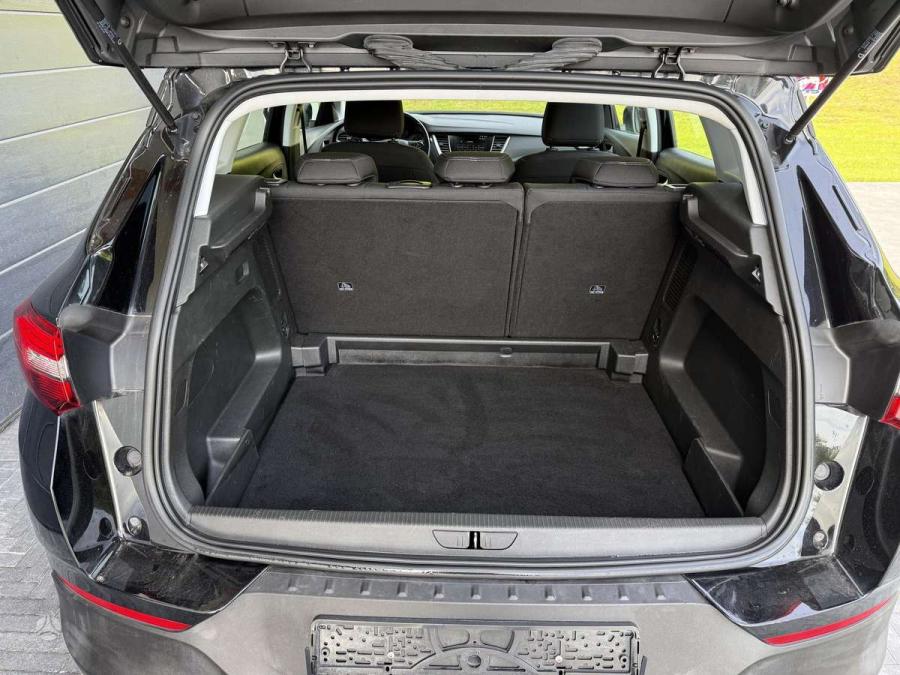 Black Opel Grandland X 2019 in Utena, with an engine capacity of 1.20 L and mileage of 169 thousand km for 7990 €, photo 23 on AUTOMOTO.COM.LV