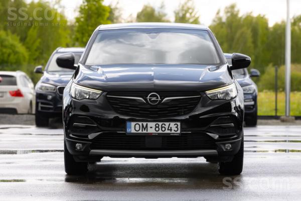 Черный Опель Grandland X 2019 в Елгава, объемом двигателя 1.20 л и пробегом 133 тыс. км за 8950 €, фото 1 на AUTOMOTO.COM.LV