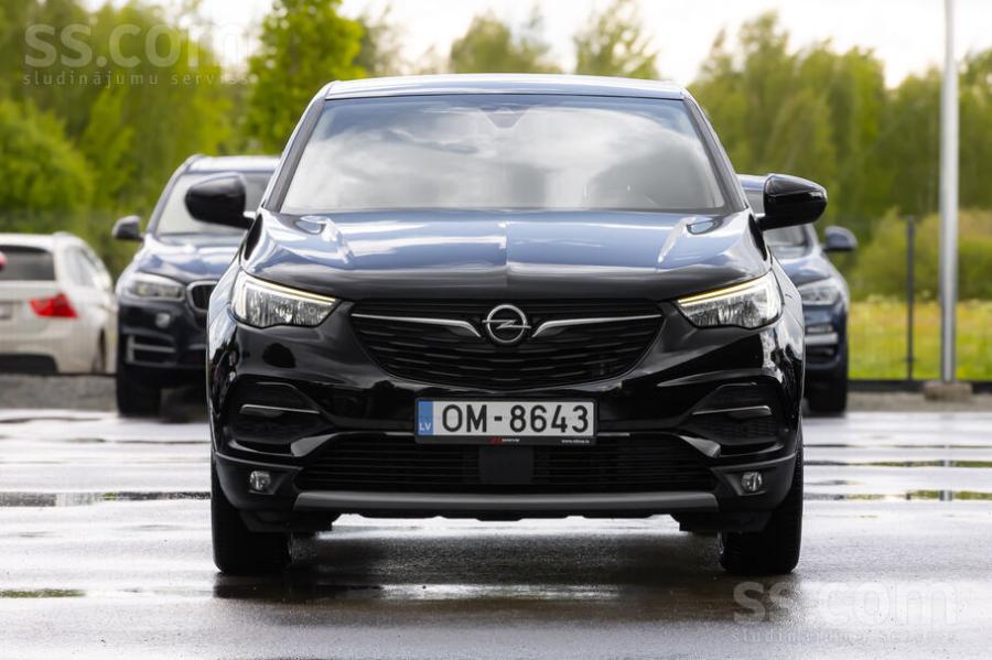 Black Opel Grandland X 2019 in Jelgava, with an engine capacity of 1.20 L and mileage of 133 thousand km for 8950 €, photo 1 on AUTOMOTO.COM.LV