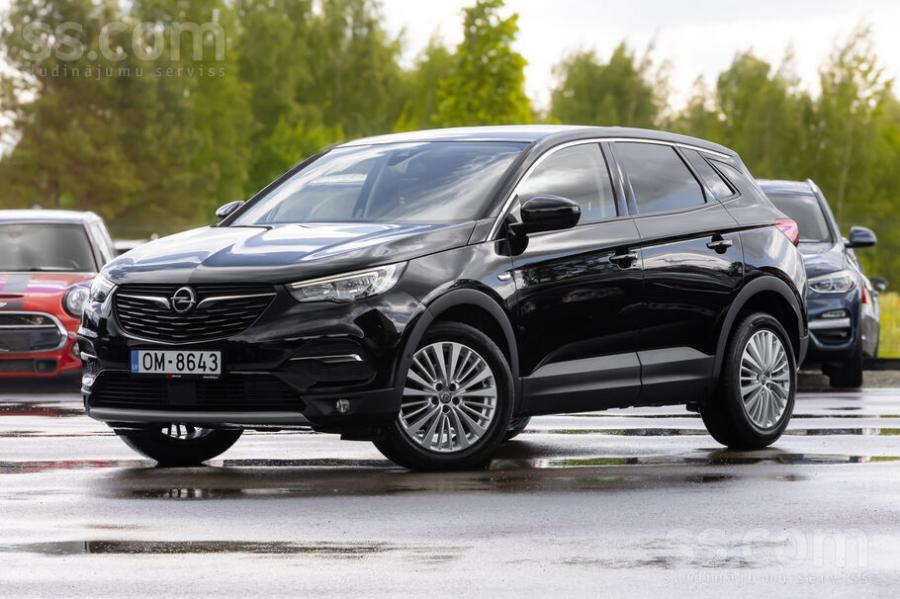 Black Opel Grandland X 2019 in Jelgava, with an engine capacity of 1.20 L and mileage of 133 thousand km for 8950 €, photo 5 on AUTOMOTO.COM.LV