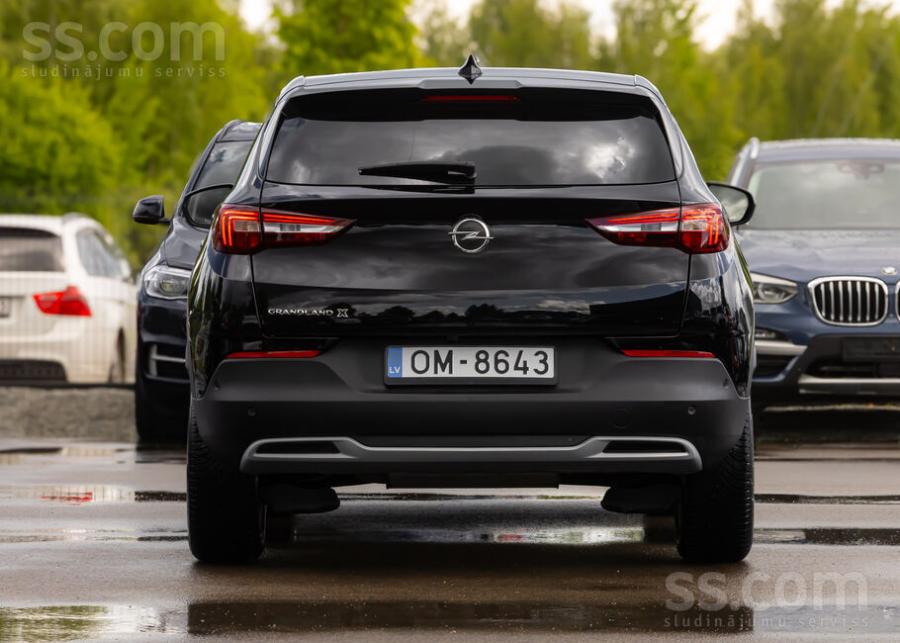 Black Opel Grandland X 2019 in Jelgava, with an engine capacity of 1.20 L and mileage of 133 thousand km for 8950 €, photo 7 on AUTOMOTO.COM.LV