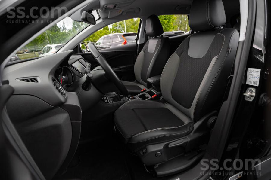 Black Opel Grandland X 2019 in Jelgava, with an engine capacity of 1.20 L and mileage of 133 thousand km for 8950 €, photo 8 on AUTOMOTO.COM.LV