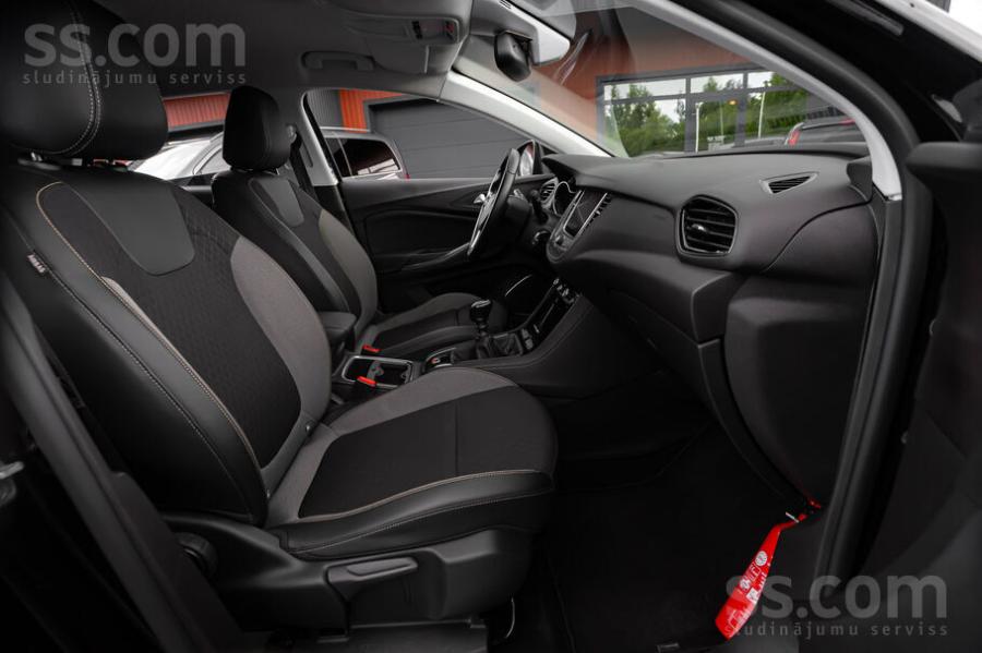 Black Opel Grandland X 2019 in Jelgava, with an engine capacity of 1.20 L and mileage of 133 thousand km for 8950 €, photo 10 on AUTOMOTO.COM.LV