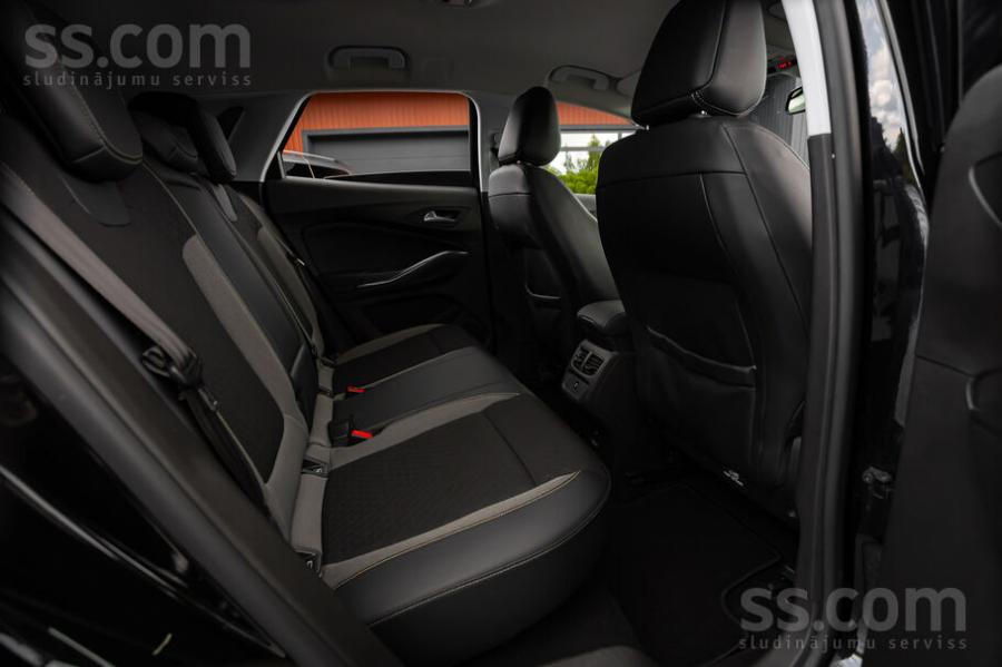 Black Opel Grandland X 2019 in Jelgava, with an engine capacity of 1.20 L and mileage of 133 thousand km for 8950 €, photo 11 on AUTOMOTO.COM.LV
