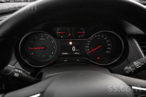 Black Opel Grandland X 2019 in Jelgava, with an engine capacity of 1.20 L and mileage of 133 thousand km for 8950 €, photo 13 on AUTOMOTO.COM.LV