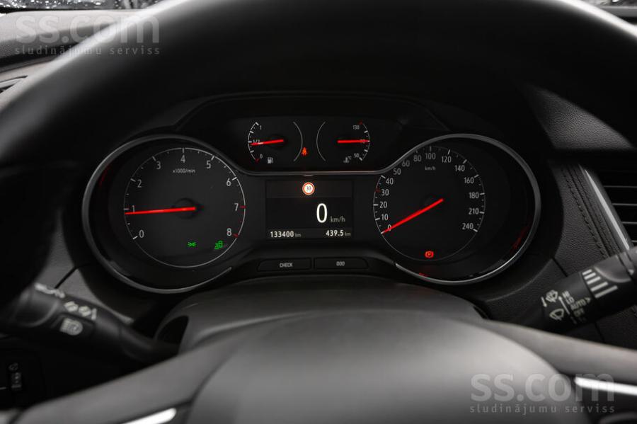 Black Opel Grandland X 2019 in Jelgava, with an engine capacity of 1.20 L and mileage of 133 thousand km for 8950 €, photo 13 on AUTOMOTO.COM.LV