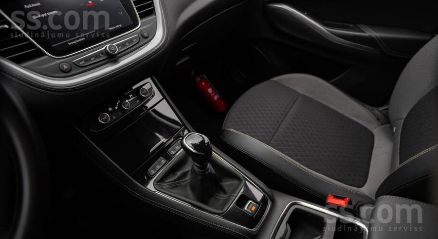 Black Opel Grandland X 2019 in Jelgava, with an engine capacity of 1.20 L and mileage of 133 thousand km for 8950 €, photo 16 on AUTOMOTO.COM.LV