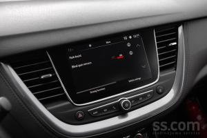 Black Opel Grandland X 2019 in Jelgava, with an engine capacity of 1.20 L and mileage of 133 thousand km for 8950 €, photo 20 on AUTOMOTO.COM.LV