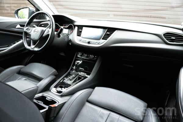 Black Opel Grandland X 2020 in Riga, with an engine capacity of 1.50 L and mileage of 170 thousand km for 12790 €, photo 7 on AUTOMOTO.COM.LV