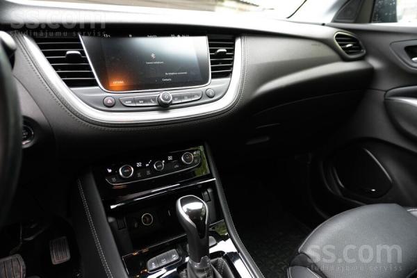 Black Opel Grandland X 2020 in Riga, with an engine capacity of 1.50 L and mileage of 170 thousand km for 12790 €, photo 9 on AUTOMOTO.COM.LV