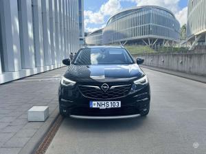 Black Opel Grandland X 2020 in Vilnius, with an engine capacity of 2.00 L and mileage of 240 thousand km for 11499 €, photo 3 on AUTOMOTO.COM.LV