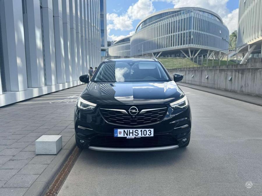 Black Opel Grandland X 2020 in Vilnius, with an engine capacity of 2.00 L and mileage of 240 thousand km for 11499 €, photo 3 on AUTOMOTO.COM.LV