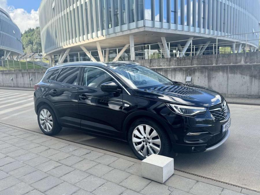 Black Opel Grandland X 2020 in Vilnius, with an engine capacity of 2.00 L and mileage of 240 thousand km for 11499 €, photo 4 on AUTOMOTO.COM.LV