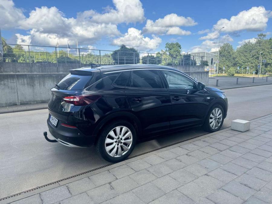 Black Opel Grandland X 2020 in Vilnius, with an engine capacity of 2.00 L and mileage of 240 thousand km for 11499 €, photo 5 on AUTOMOTO.COM.LV