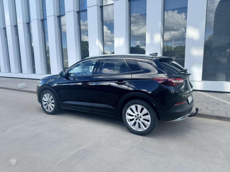 Black Opel Grandland X 2020 in Vilnius, with an engine capacity of 2.00 L and mileage of 240 thousand km for 11499 €, photo 7 on AUTOMOTO.COM.LV