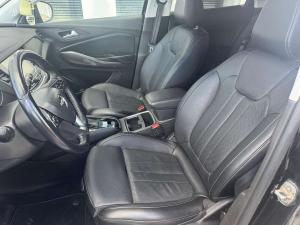 Black Opel Grandland X 2020 in Vilnius, with an engine capacity of 2.00 L and mileage of 240 thousand km for 11499 €, photo 12 on AUTOMOTO.COM.LV