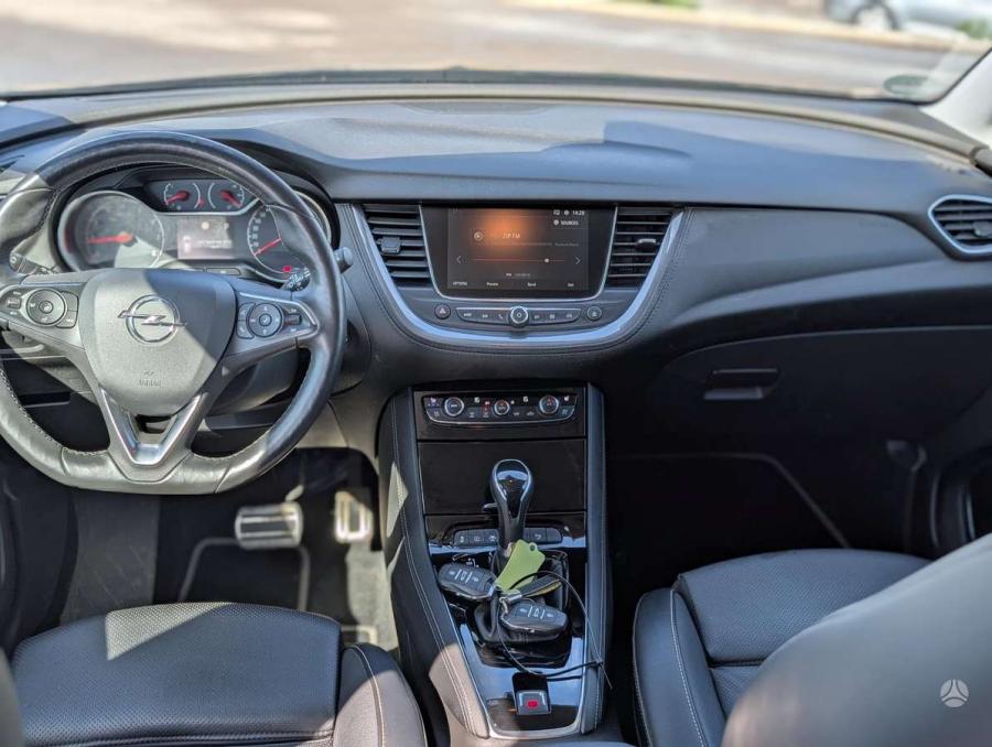 Black Opel Grandland X 2020 in Kaunas, with an engine capacity of 2.00 L and mileage of 100 thousand km for 14000 €, photo 9 on AUTOMOTO.COM.LV