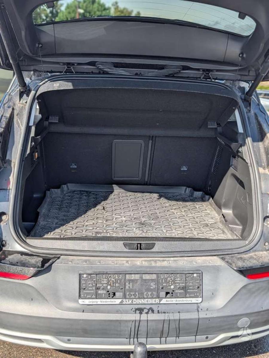 Black Opel Grandland X 2020 in Kaunas, with an engine capacity of 2.00 L and mileage of 100 thousand km for 14000 €, photo 12 on AUTOMOTO.COM.LV