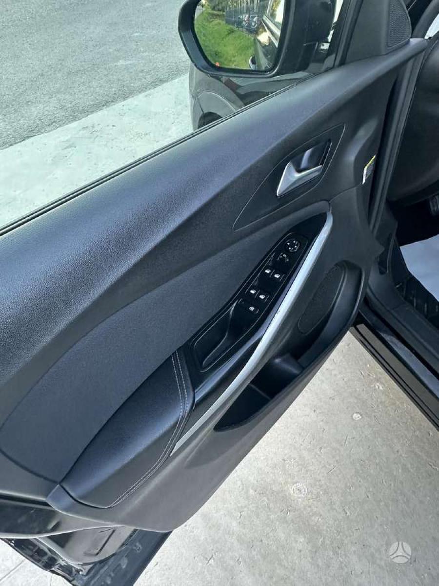 Melns Opel Grandland X 2020 Alīta, ar dzinēja tilpumu 1.20 L un nobraukumu 215 tūkst. km par 9980 €, foto 7 vietnē AUTOMOTO.COM.LV