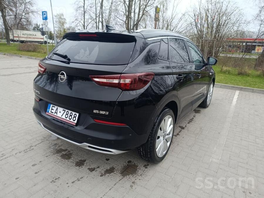Black Opel Grandland X 2020 in Jelgava, with an engine capacity of 2.00 L and mileage of 234 thousand km for 15500 €, photo 4 on AUTOMOTO.COM.LV