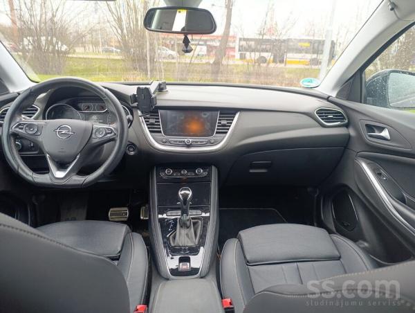 Black Opel Grandland X 2020 in Jelgava, with an engine capacity of 2.00 L and mileage of 234 thousand km for 15500 €, photo 6 on AUTOMOTO.COM.LV