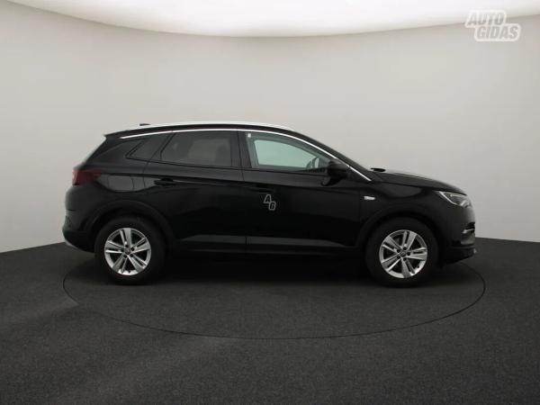 Black Opel Grandland X 2021 in Vilnius, with an engine capacity of 1.20 L and mileage of 169 thousand km for 12099 €, photo 9 on AUTOMOTO.COM.LV