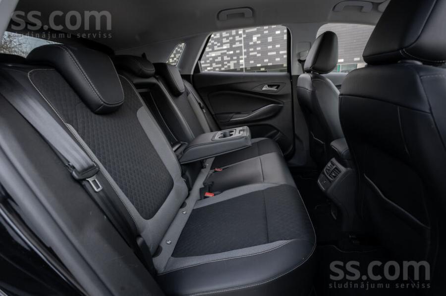 Melns Opel Grandland X 2021 Rīga, ar dzinēja tilpumu 1.60 L un nobraukumu 0 tūkst. km par 15900 €, foto 24 vietnē AUTOMOTO.COM.LV