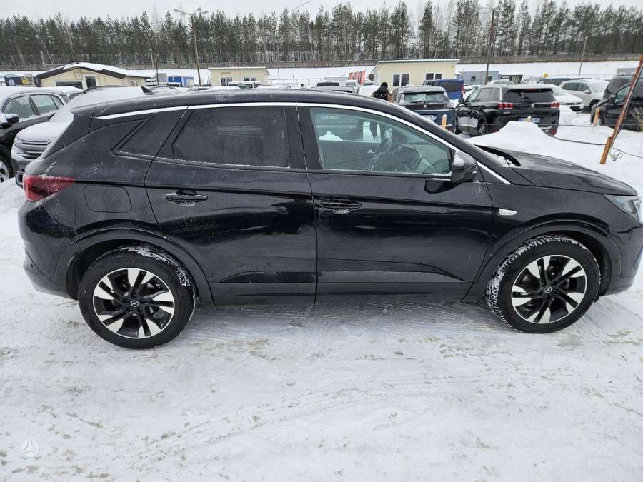 Black Opel Grandland X 2022 in Vilnius, with an engine capacity of 1.50 L and mileage of 184 thousand km for 15488 €, photo 4 on AUTOMOTO.COM.LV